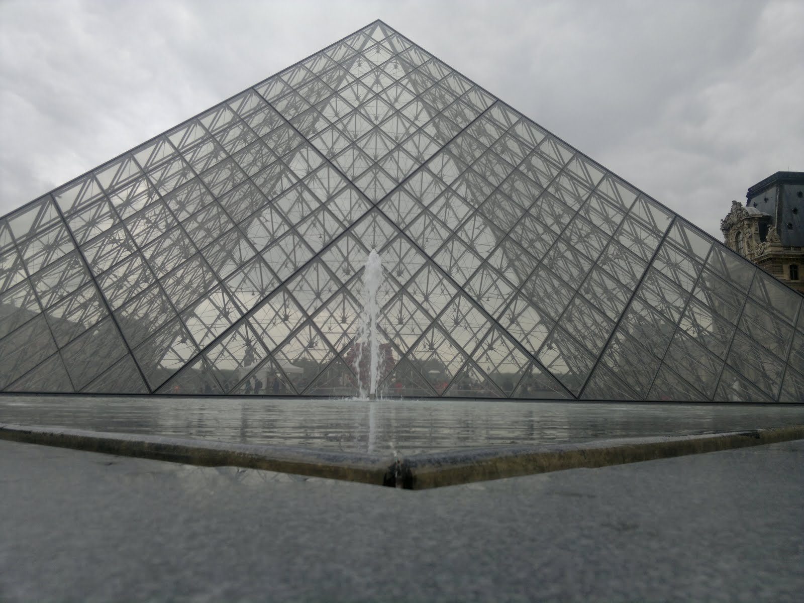 glass pyramid from Louvre | Photos With My Nokia