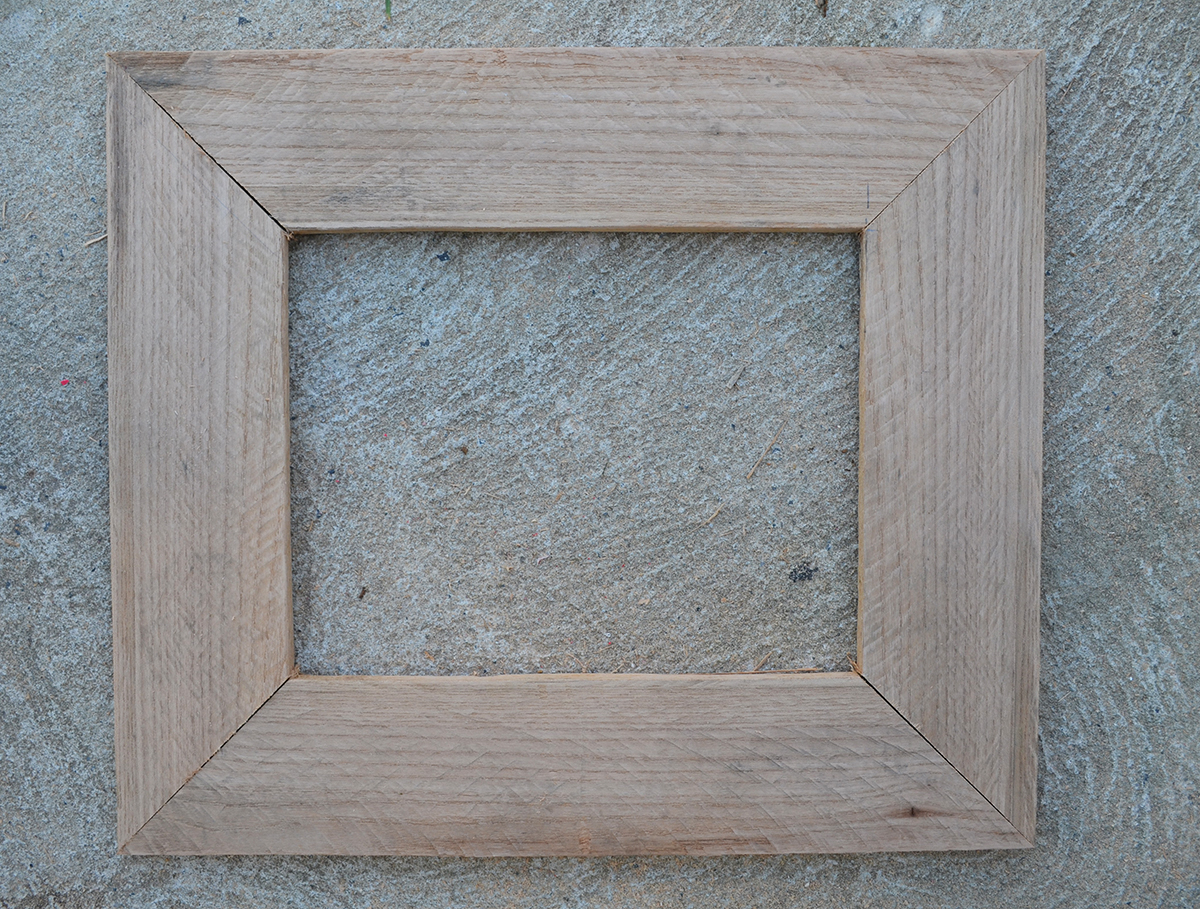 DIY Pallet Wood Picture Frame & Holiday Printable - DIY Huntress