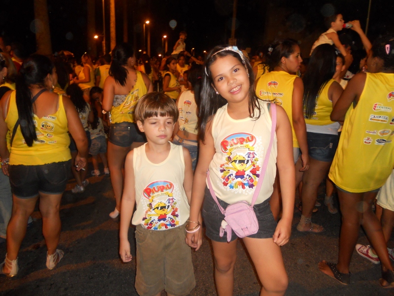 Ciências e Educação. : O Piu Piu Amarelinho puxou milhares de foliões