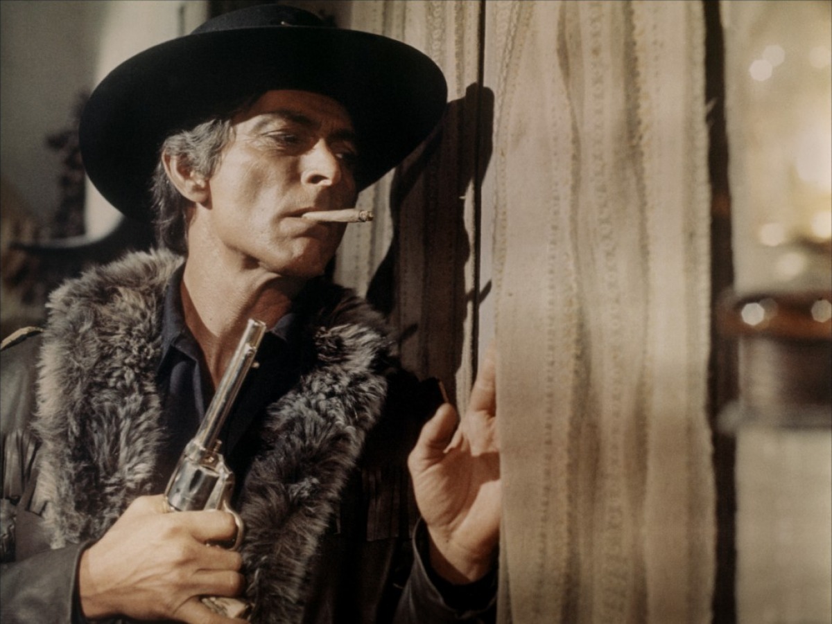 TheBad.net - The Lee Van Cleef Blog: Captain Apache - Color Press Photos