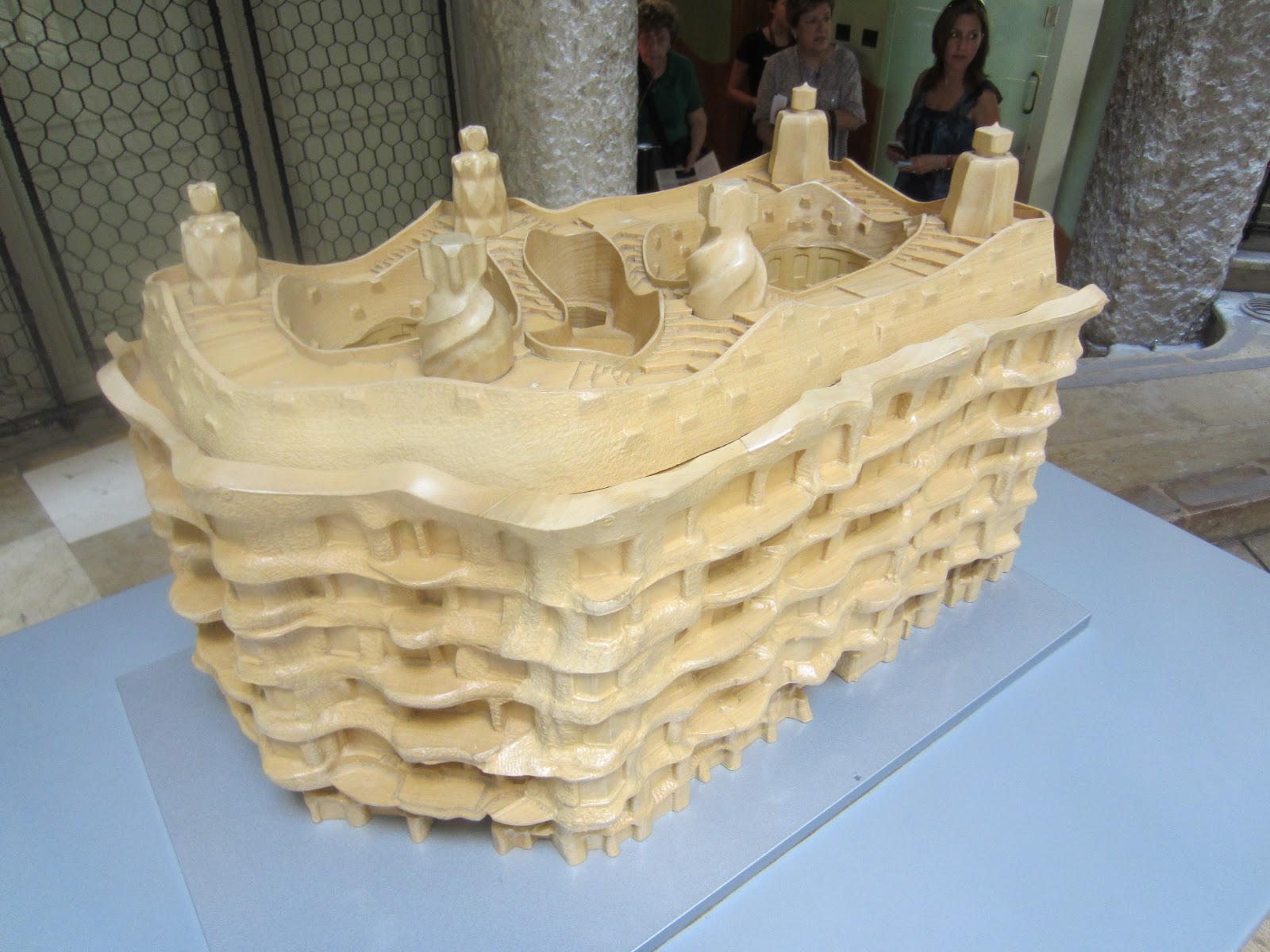 wacky tacky: Say Howdy to Gaudi!