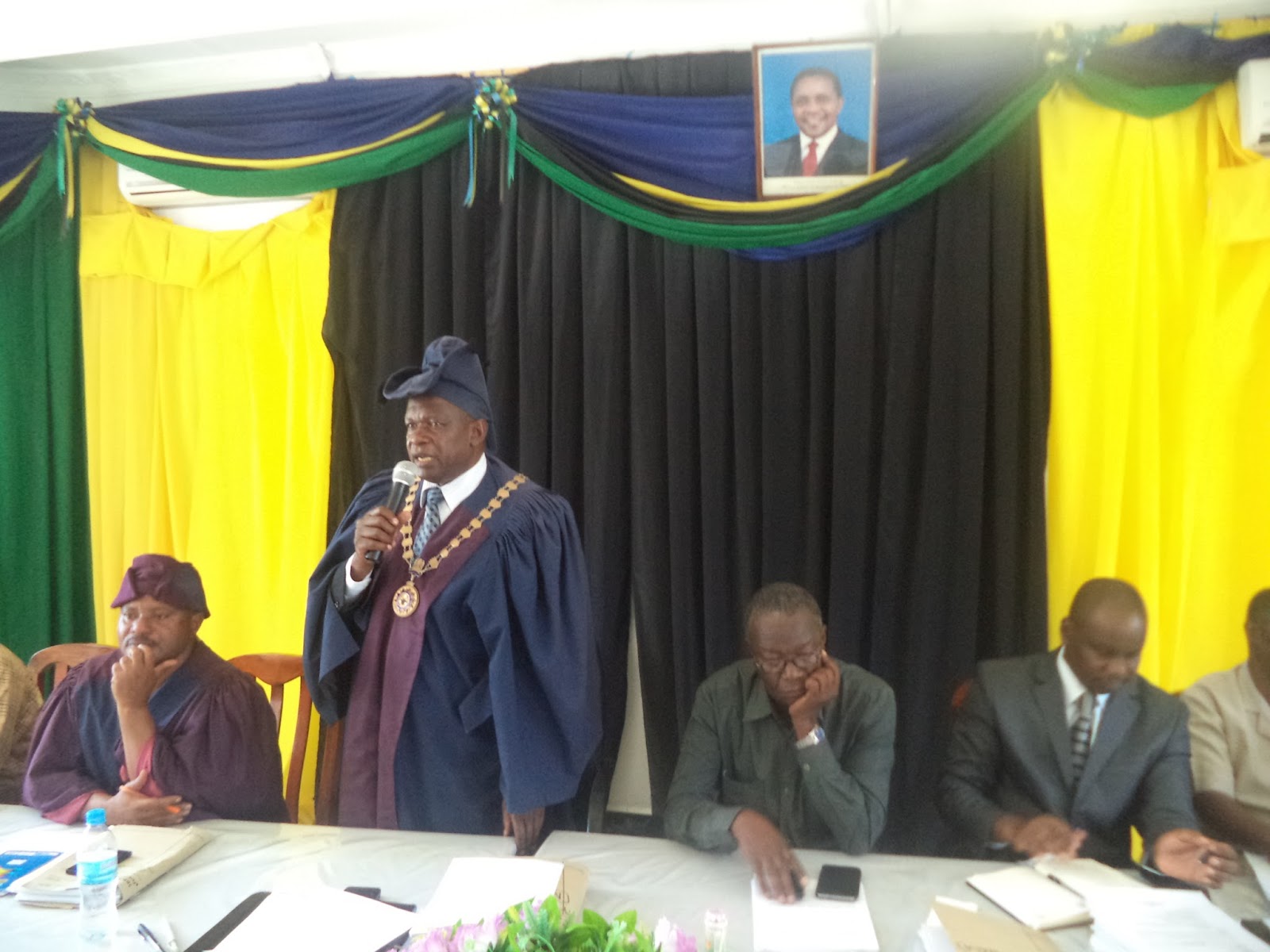 BARAZA LA MADIWANI MANISPAA YA MUSOMA LAVUNJWA RASMI - Shommi B