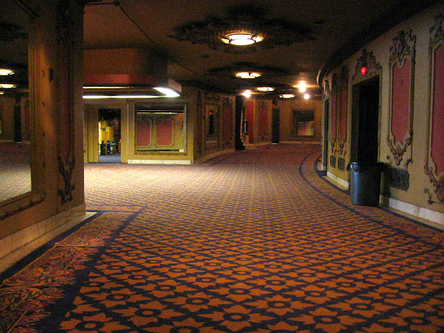 Los Angeles Theatres: Los Angeles Theatre: main floor inner lobby