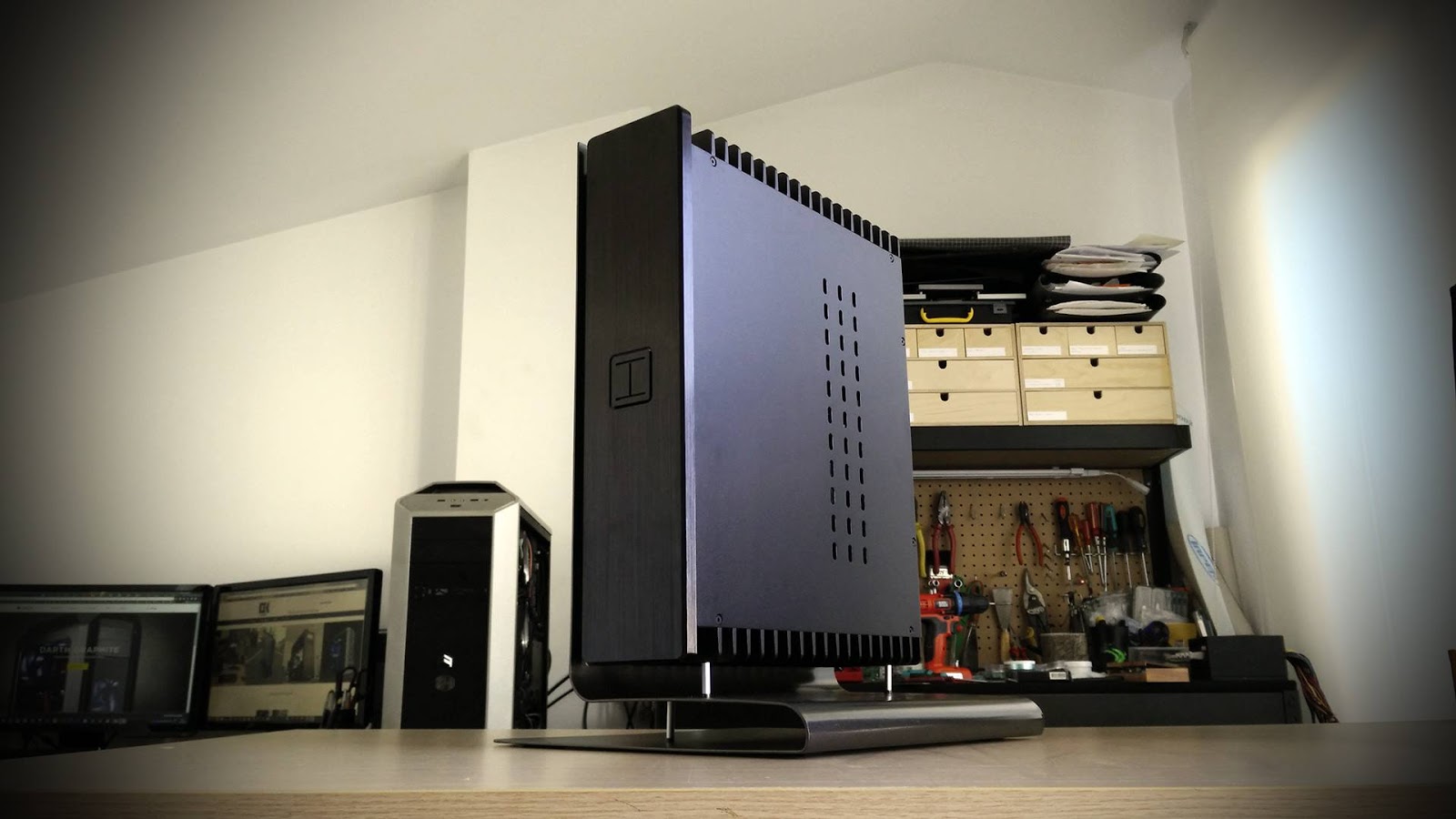 FanlessTech: Vertical HDPLEX H5