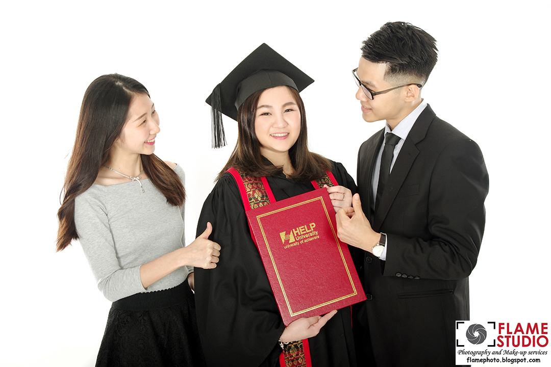 Flame Graduation Photography Studio: Graduation Convocation Family ...