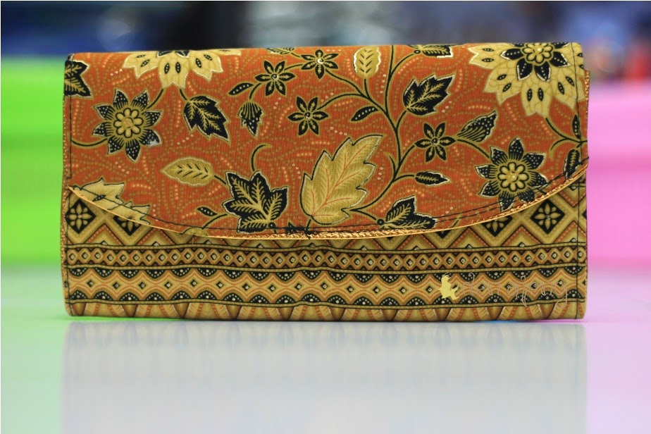 Dompet Batik Laweyan 19 - HABIS ~ Eca Sirip - YaGini.com