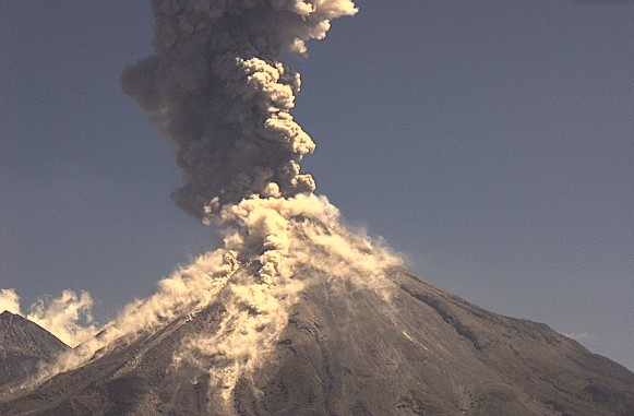 Sciency Thoughts: Eruptions on Mount Colima.