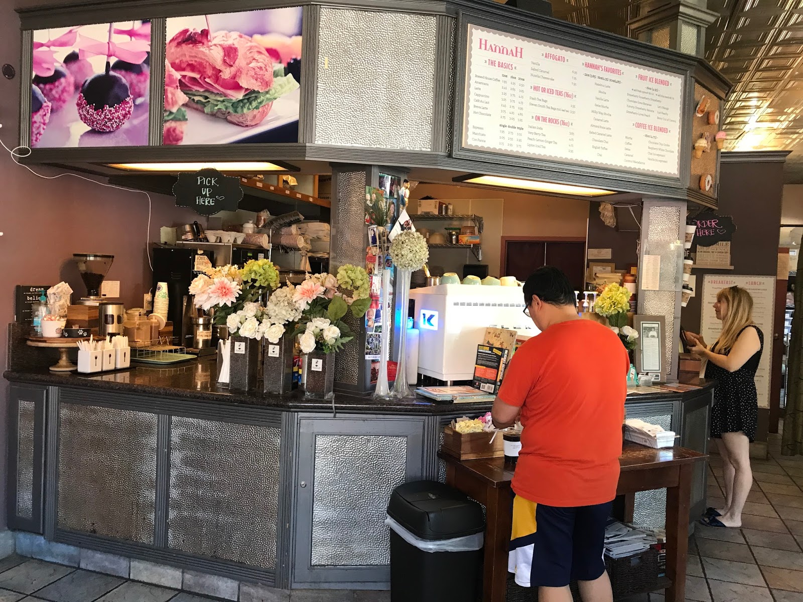 The Pastry Chef's Baking: Bakery Review: Hannah's Cafe