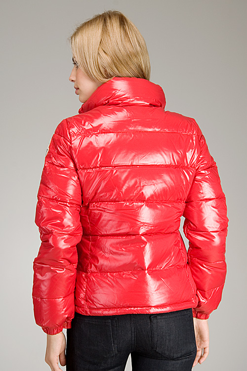 Downjacket fashion: Model in an awsome red Moncler Clairy puffa