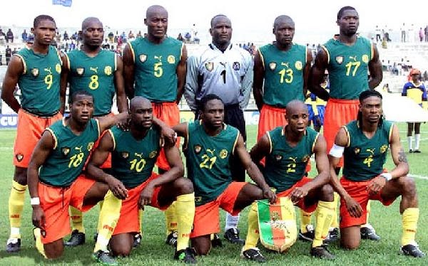 area futbol retro: Camerún y sus polemicas playeras
