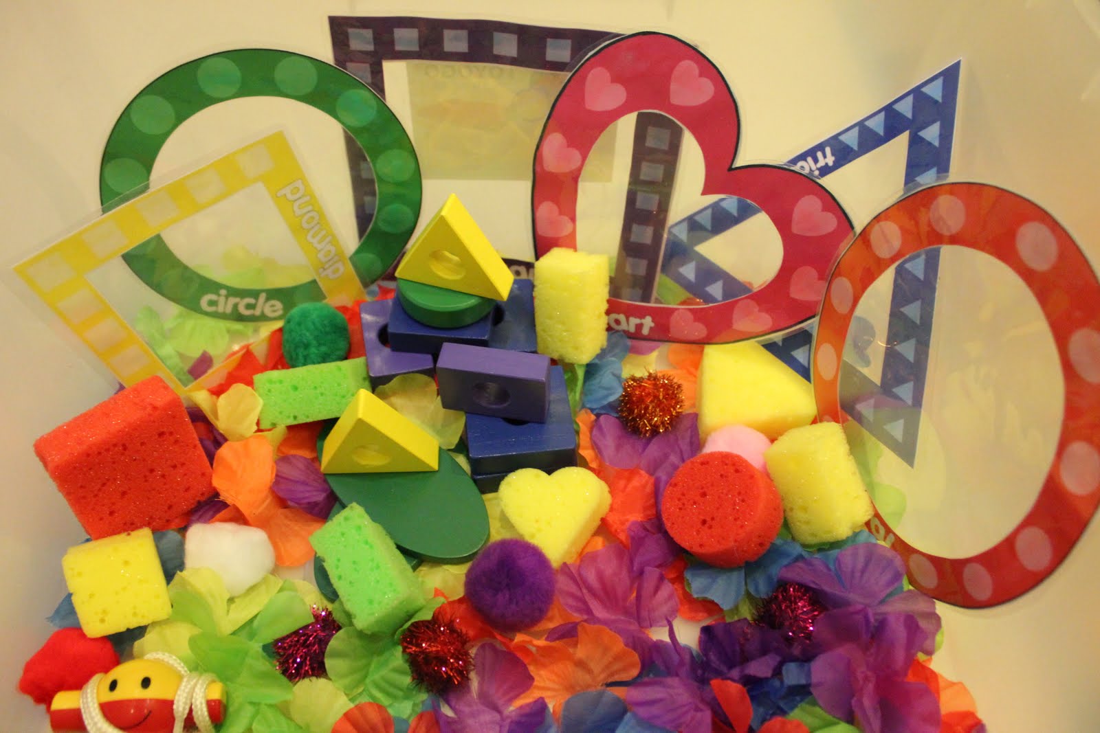 Little Tiger Growing Up: Shapes and Colour Sensory Box