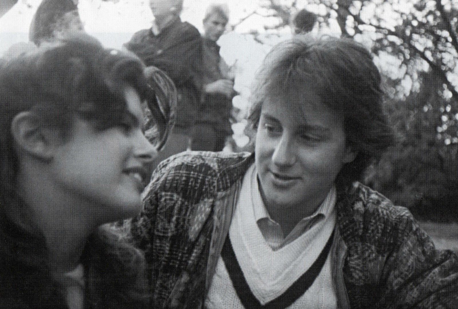 David Cameron at a party in Oxford (1987) : r/OldSchoolCool