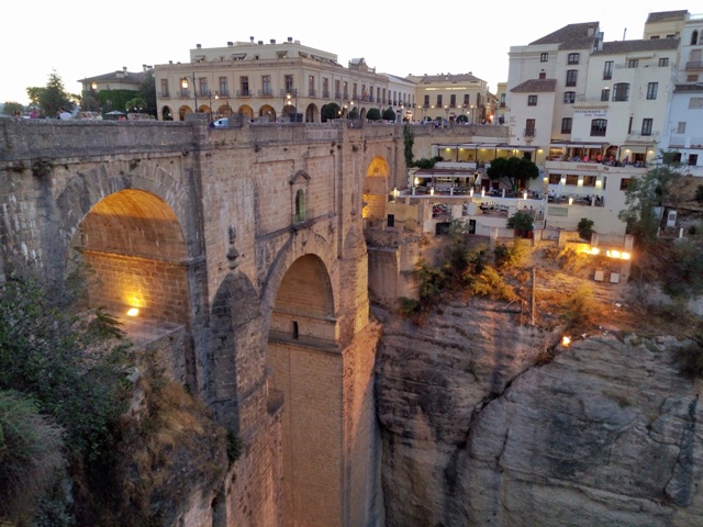 El Tajo de Ronda y su Puente Nuevo | Viajar con niños por el mundo Paco ...