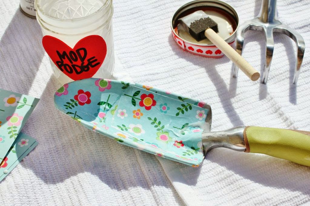 Crafty Texas Girls: DIY Floral Gardening Tools
