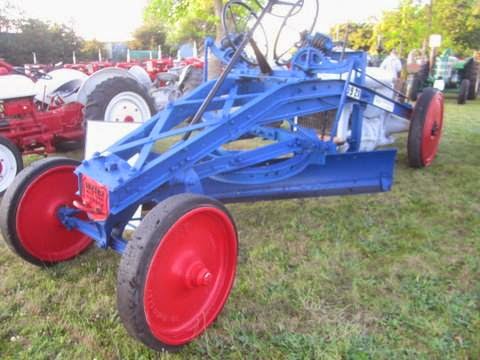1921 Fordson with a Wehr grader attached - Sin A Car