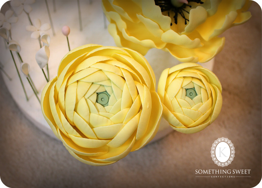 {Katie's Something Sweet}: Yellow Sugar Flowers - Ranunculus & Peony