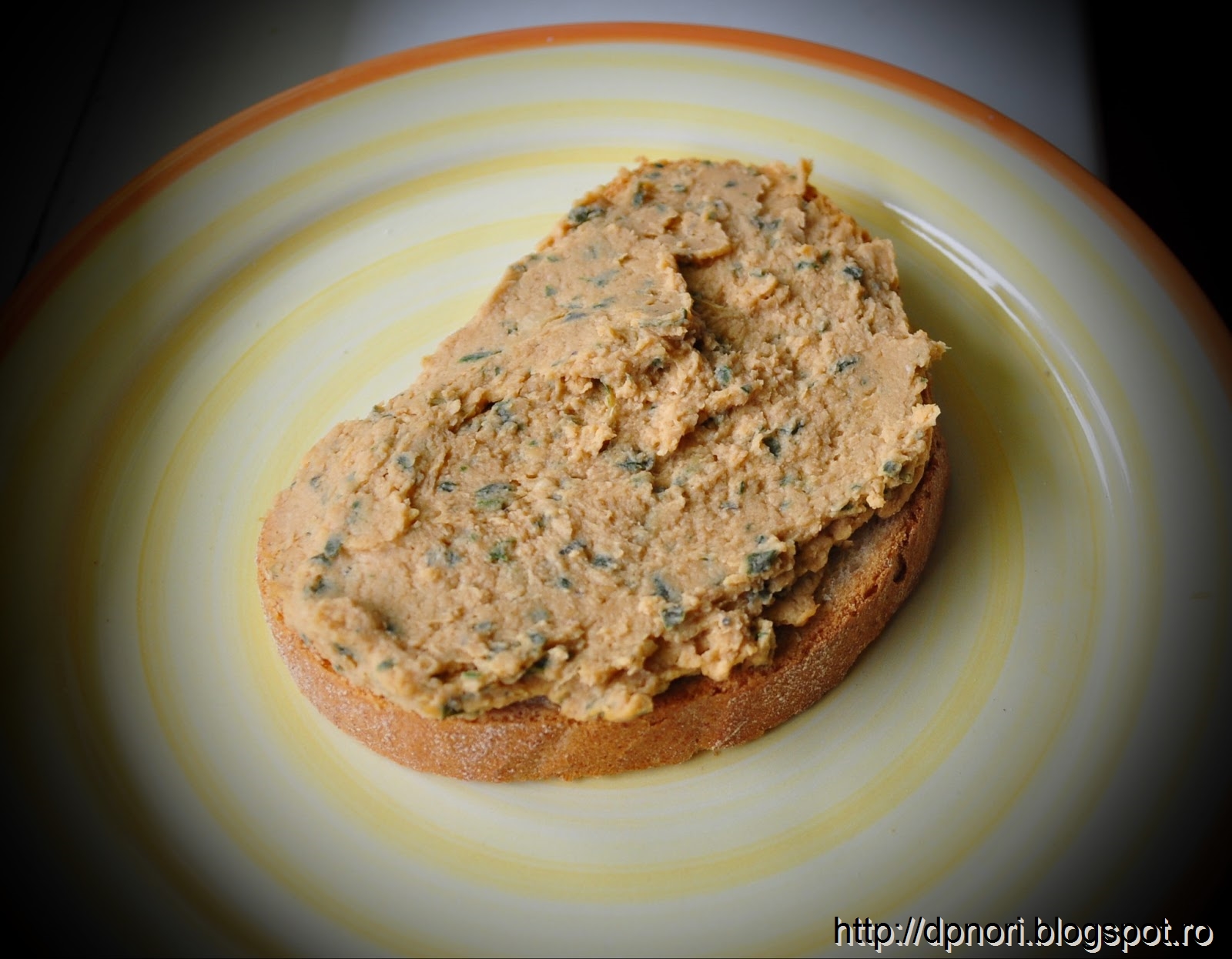 .printre nori: Pate vegetal cu verdeturi/ciuperci