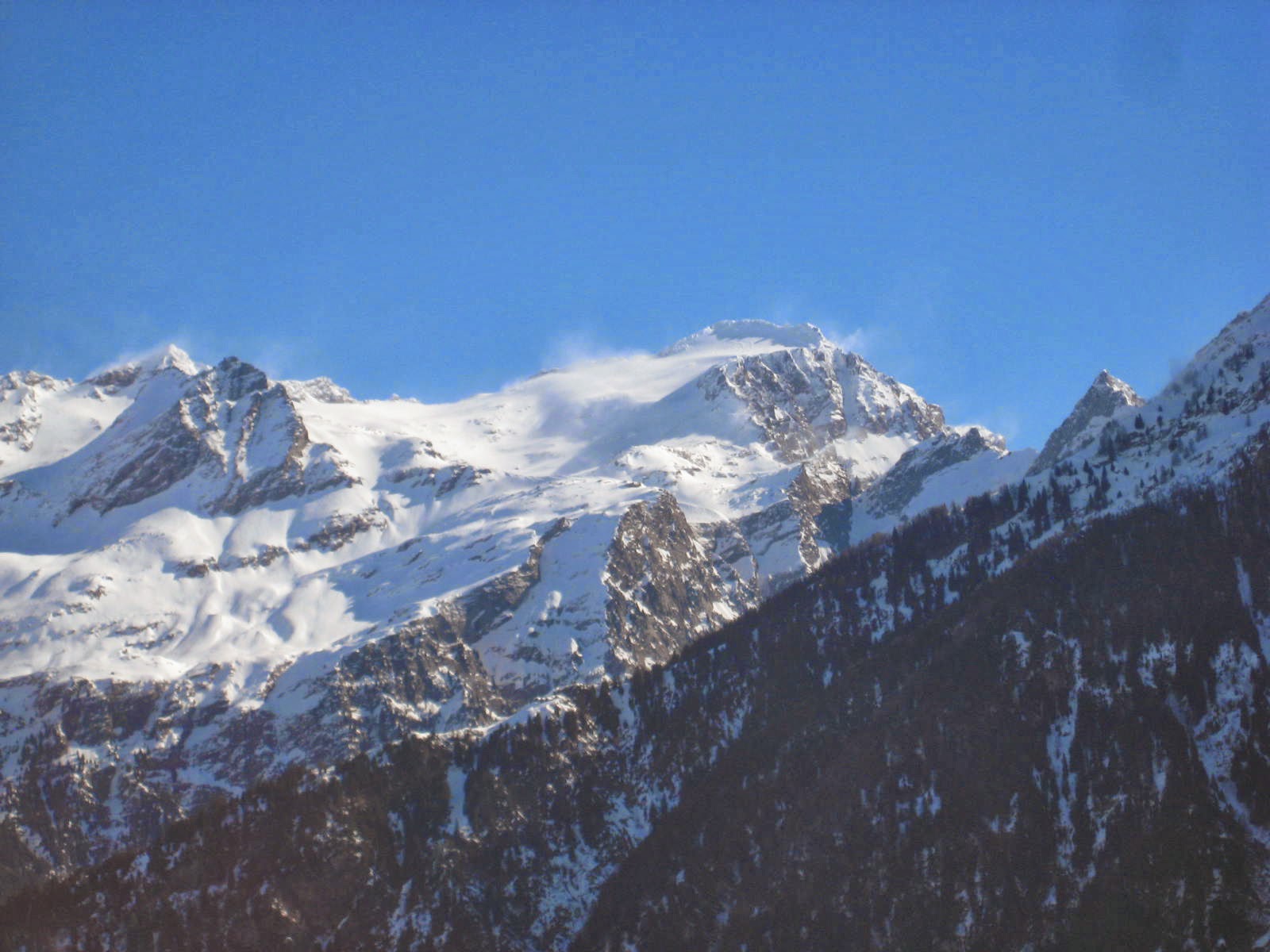 Vagare tra le cime: capanna Piandioss, val di Blenio