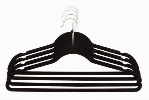 Dicas para pendurar as roupas sem cair do cabide.