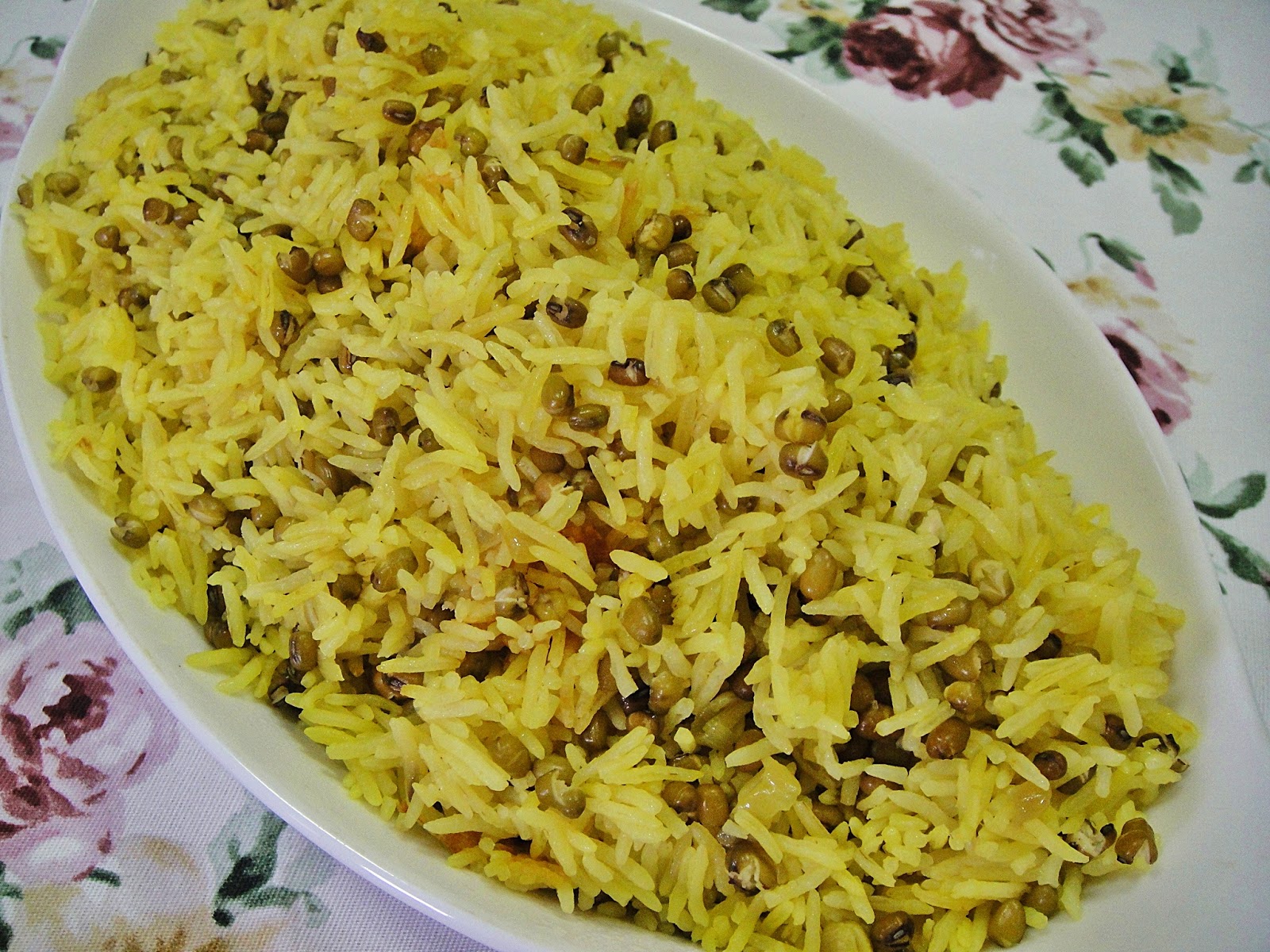 Maryam's Culinary Wonders: 935. Iraqi Mung Bean Rice