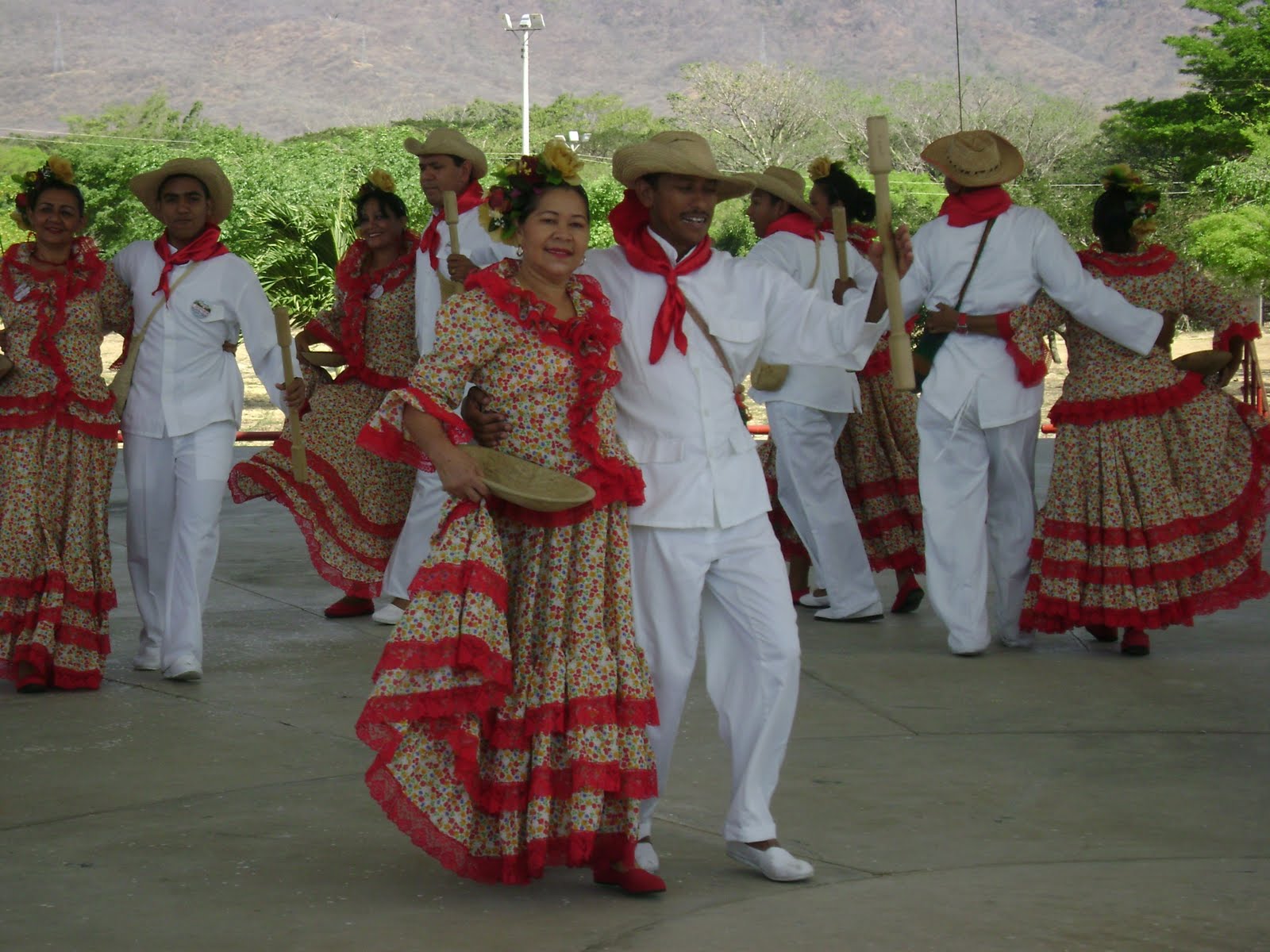 GENERALIDADES DE LAS DANZAS: DANZAS COLOMBIANAS MÀS REPRESENTATIVAS