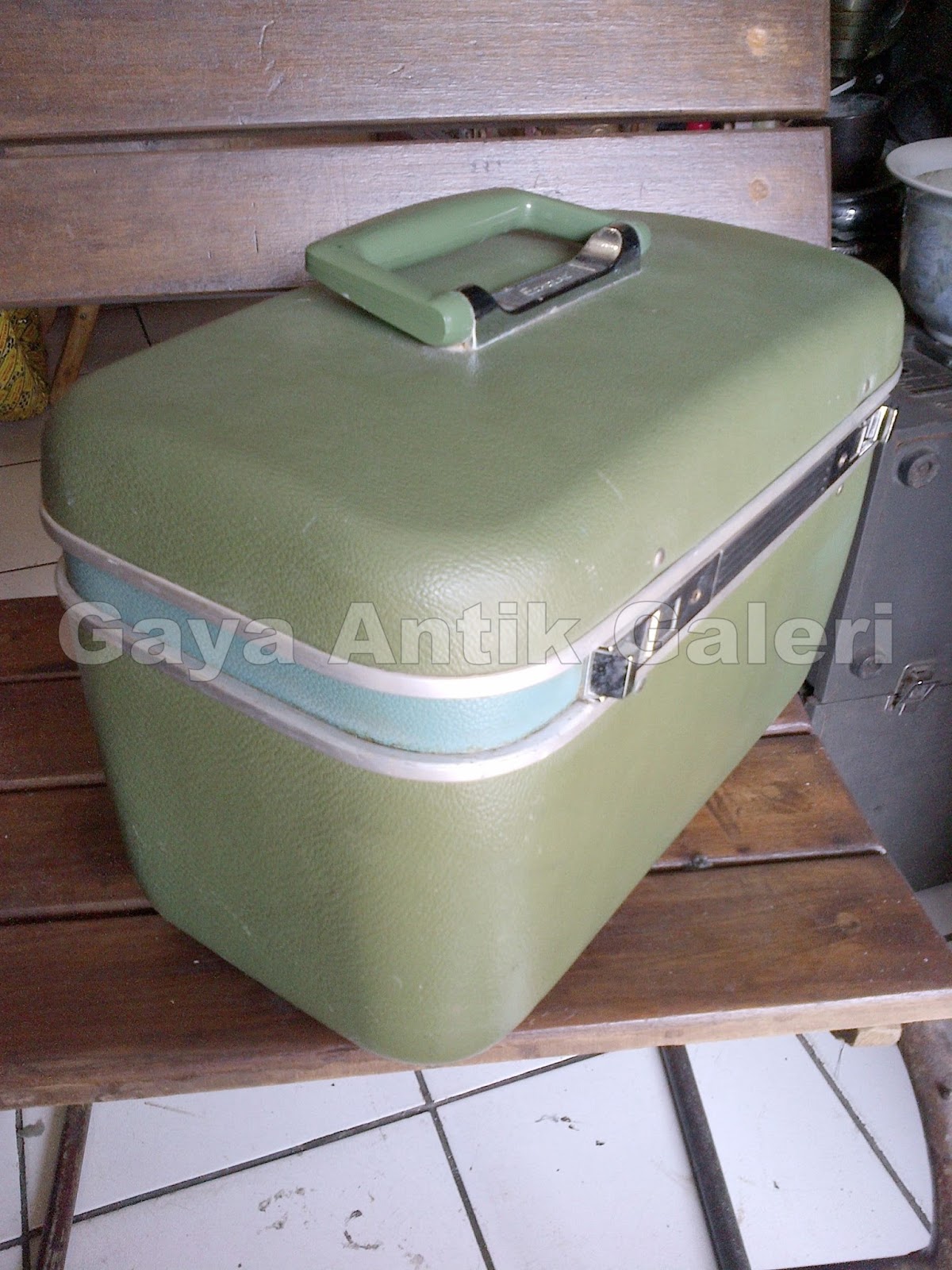 Gaya Antik Galeri : Beauty Case Jadul `Echolac`Hijau (TERJUAL / SOLD OUT)