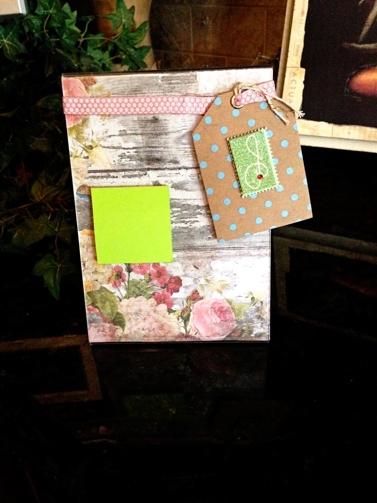 A Couple of Craft Addicts: Post It Note Frame