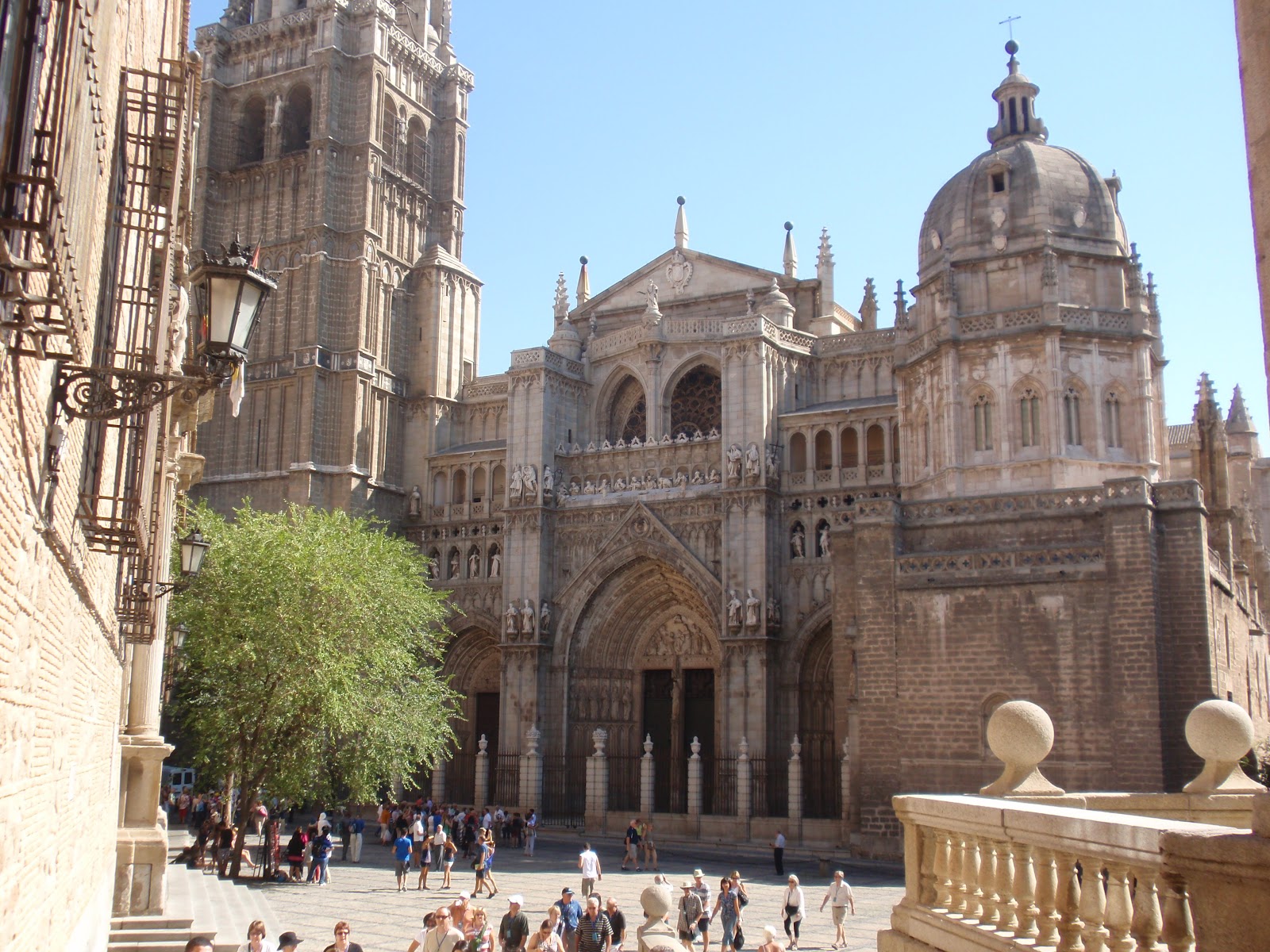 COMETE LA VIDA A MORDISCOS: TOLETUM