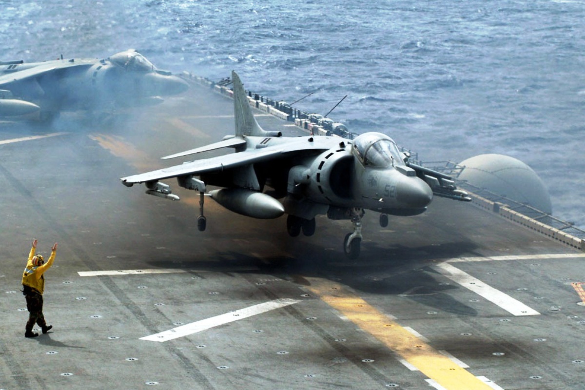Jet Tempur VTOL AV-8B Harrier II | PROKIMAL ONLINE Kotabumi Lampung Utara