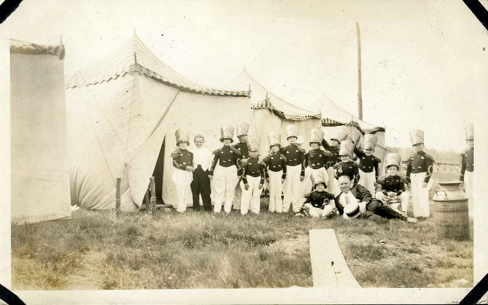 24 Cozy Snapshots of Circus Performers at the Backstage in the 1920s ...