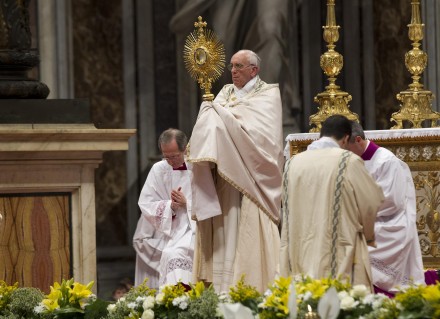 Sacerdotus: Worldwide Eucharistic Adoration