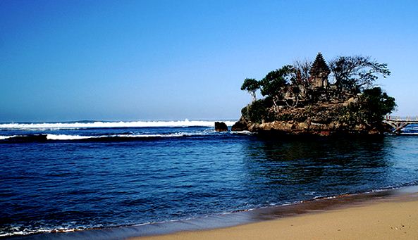 Tren Gaya 25+ Pantai Jawa Timur, Pemandangan Pantai