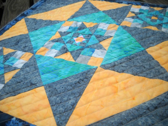 Curlicue Creations: New Pattern! Modern Mini Star Quilt