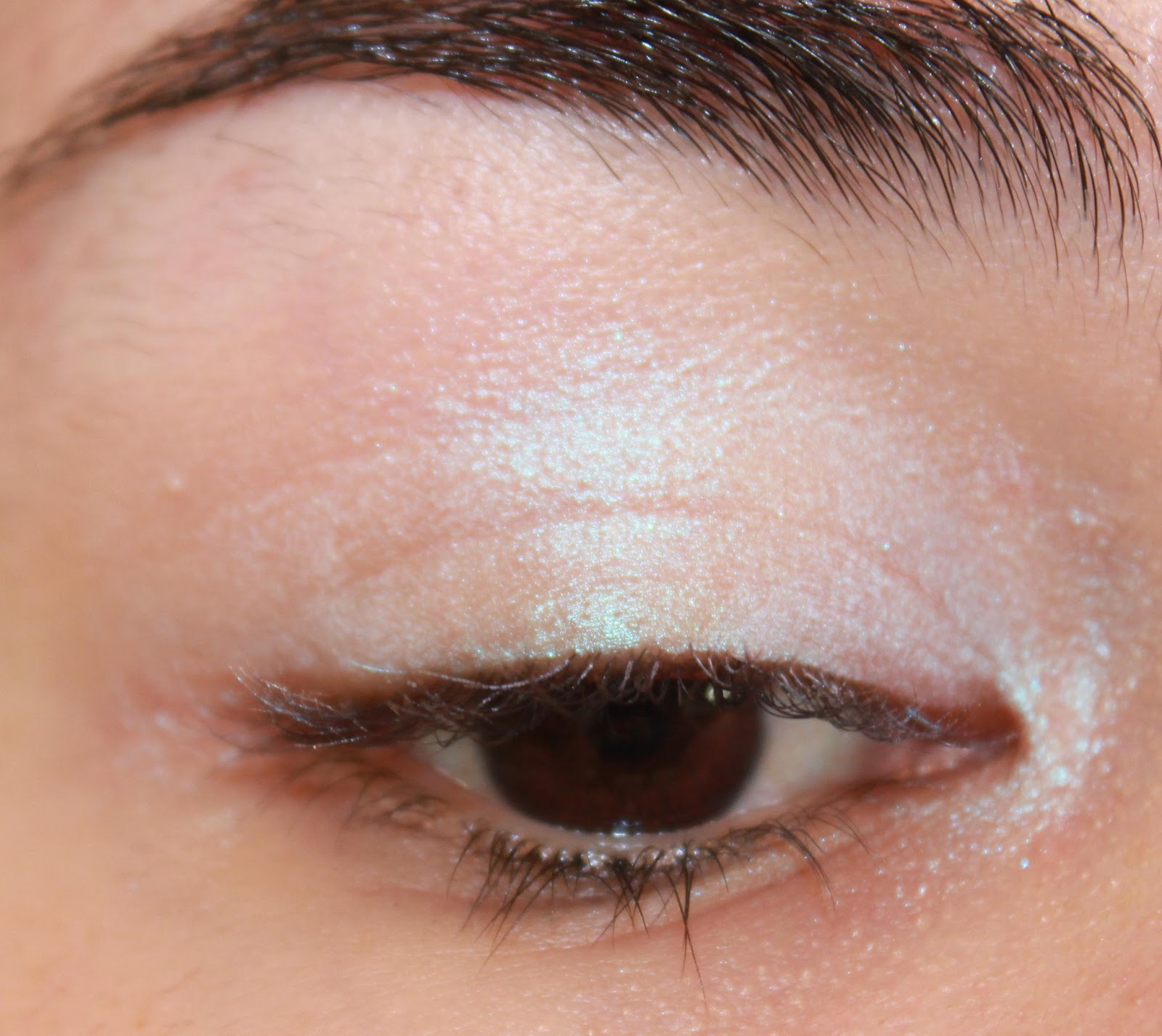The Dark Side of Beauty: Review: Maybelline Color Tattoo 'Waves of White'