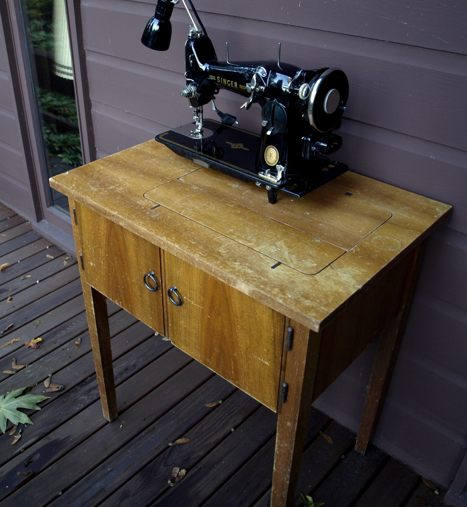 Tight Acres: Singer 216G