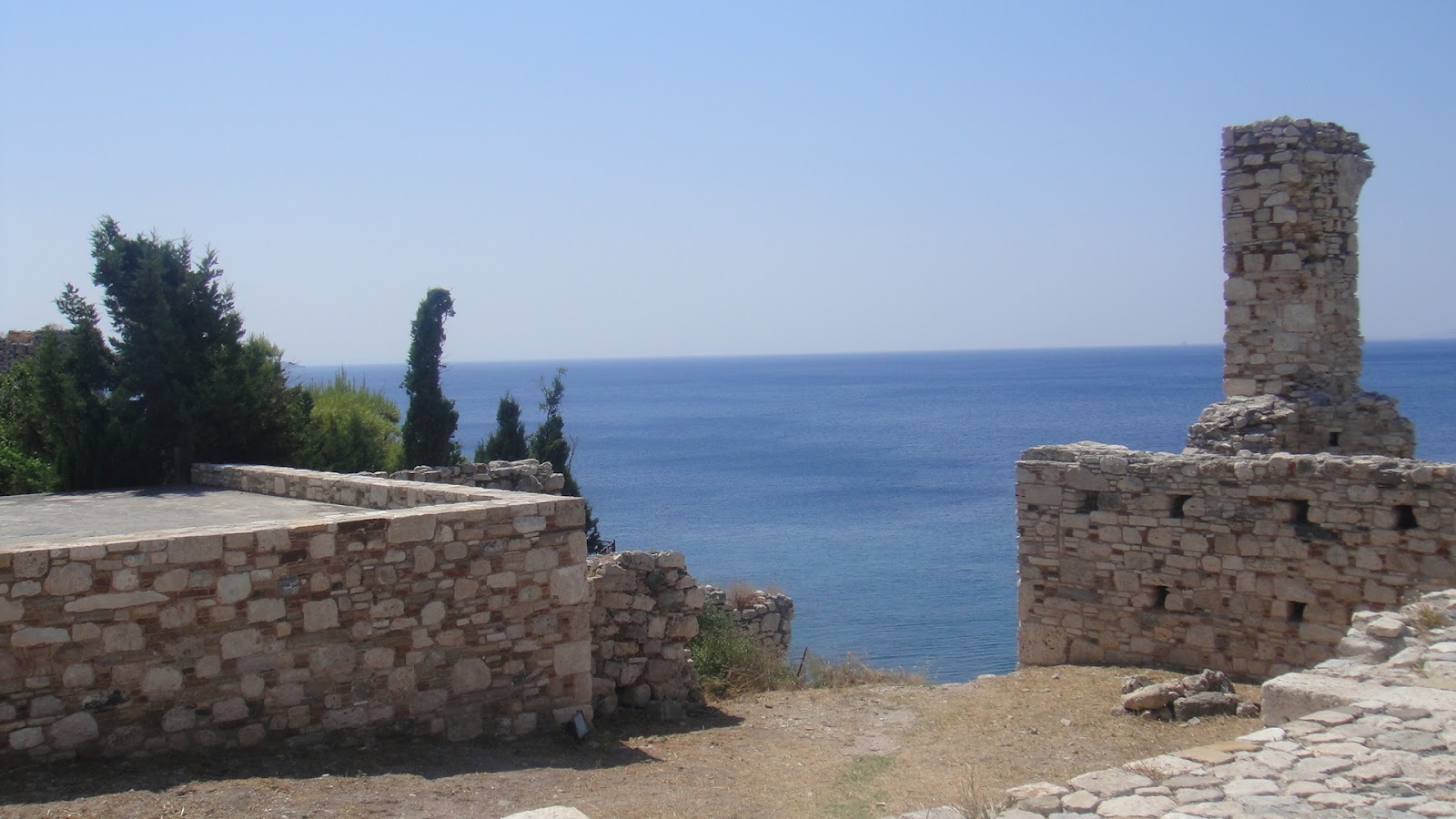 Ταξιδεύοντας στα σύννεφα..: ΠΥΘΑΓΟΡΕΙΟ ΚΑΙ ΚΟΚΚΑΡΙ ΣΑΜΟΣ