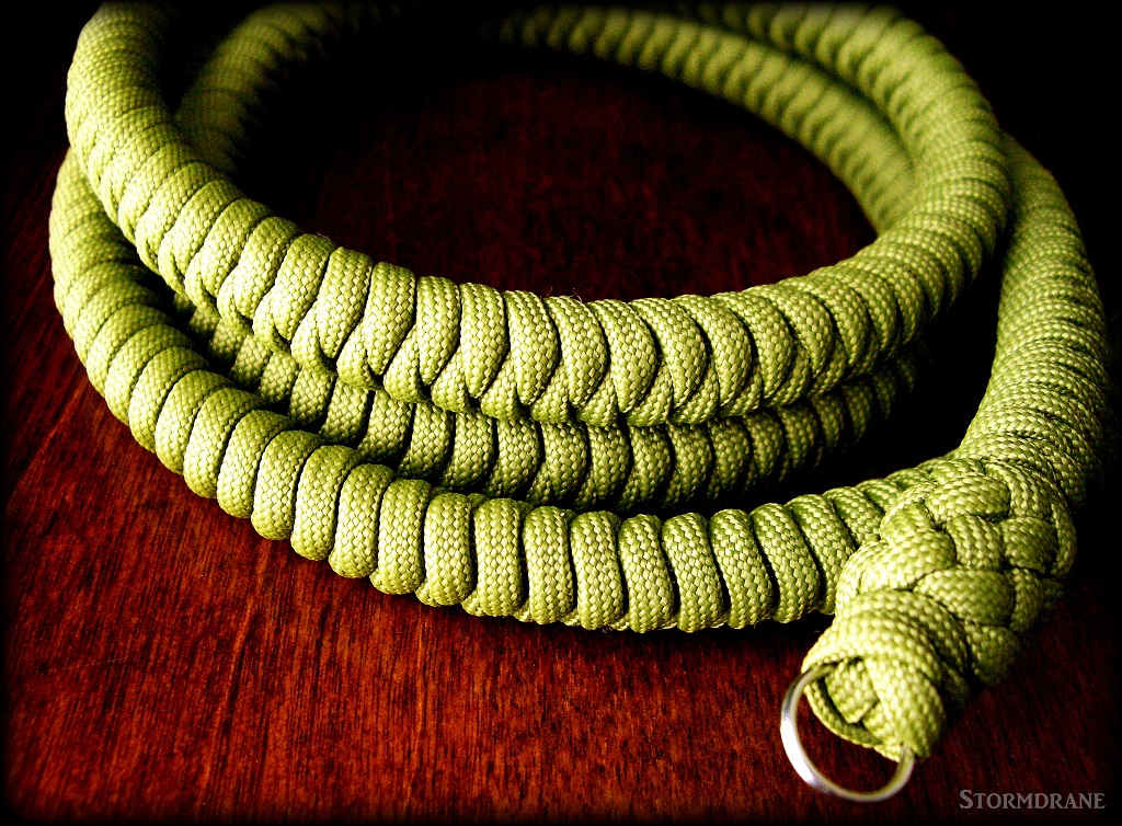 Stormdrane's Blog: A paracord camera strap...