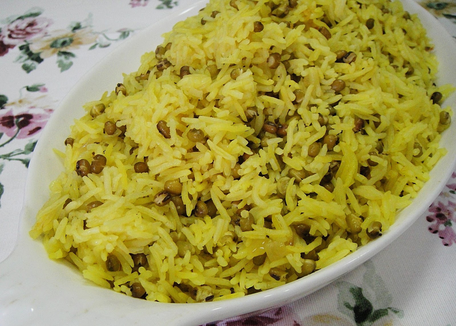 Maryam's Culinary Wonders: 935. Iraqi Mung Bean Rice