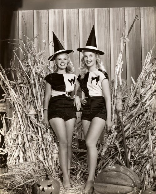 Pin Up Girl Pictures Halloween Pinup Girl Pics