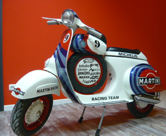 MOTORCYCLE 74: Martini Vespa