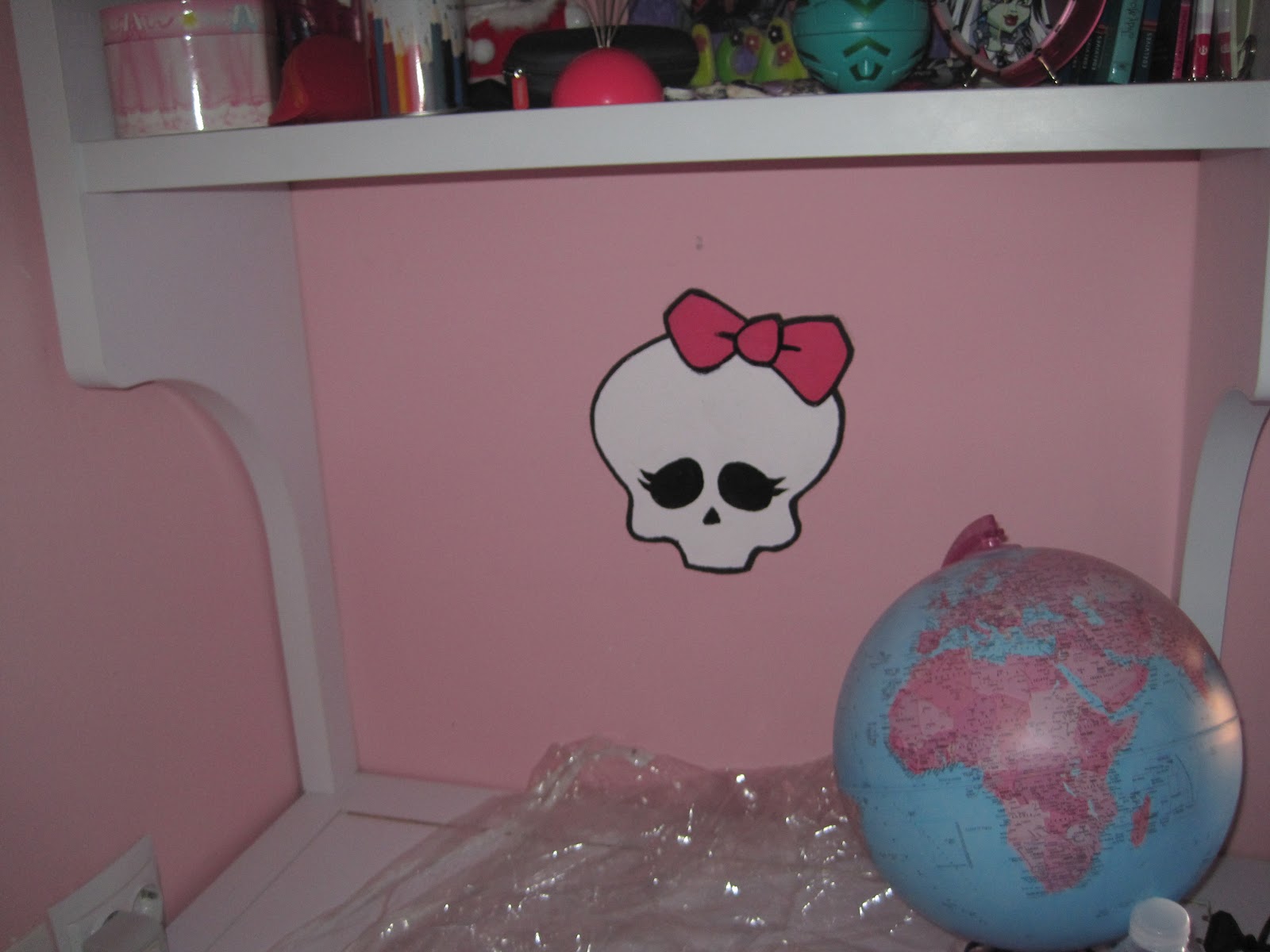 monster high: Mural a mano en pared de Monster High por Isaac