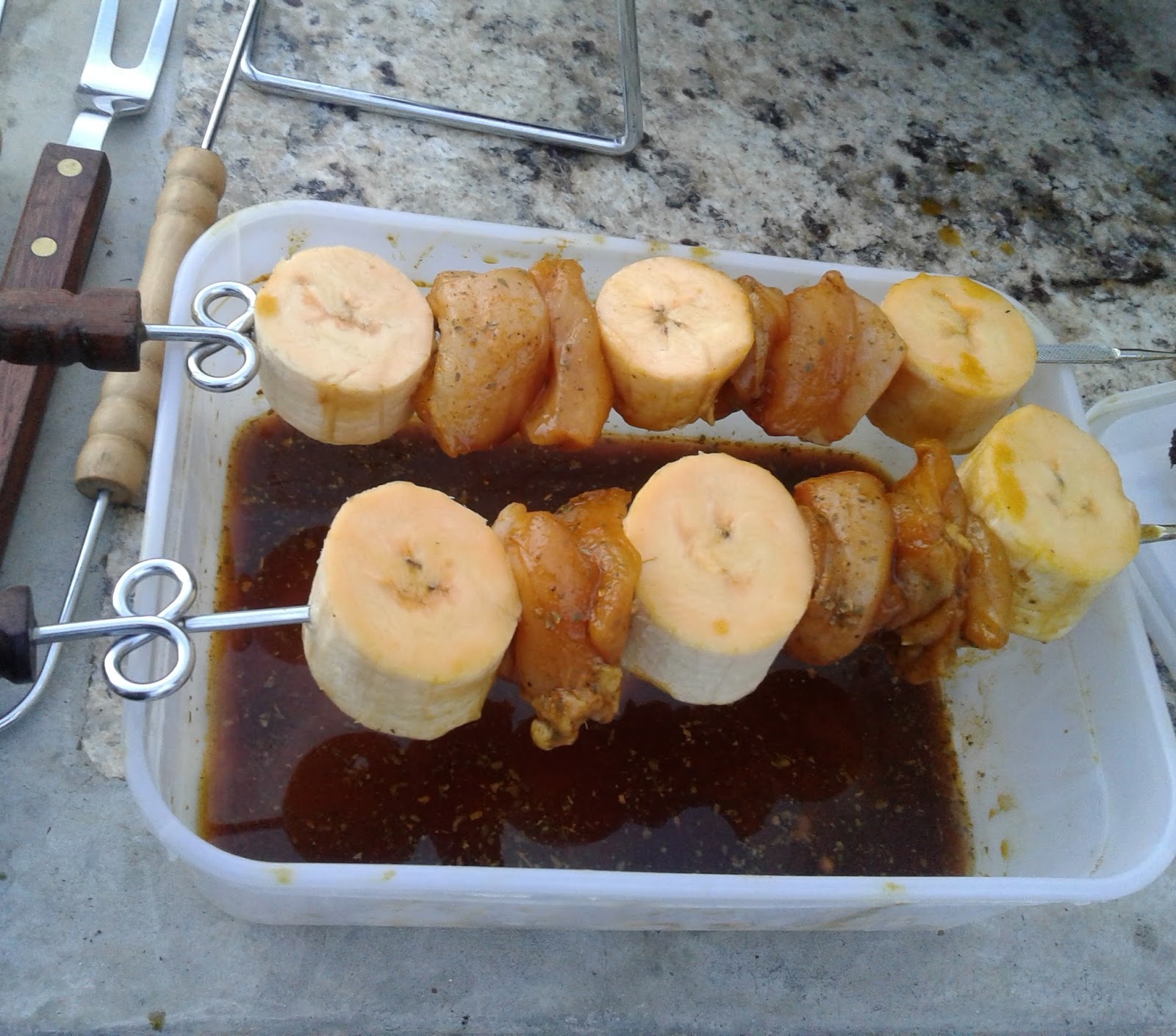 Parrilla Venezolana por Instinto : Pinchos de Pechuga de Pollo y Plátano