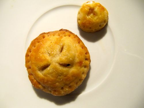 White Shell Chronicles: Chocolate / Banana & Apple Pixie Pies