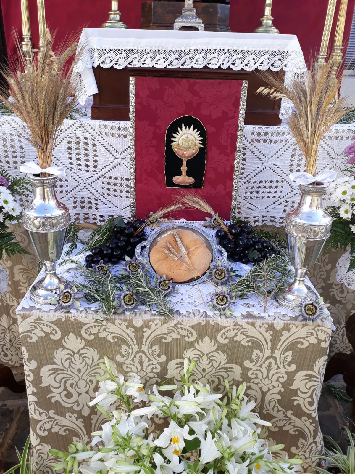 A. Parroquial La Resurrección: Galería: Altar para Corpus Christi 2018