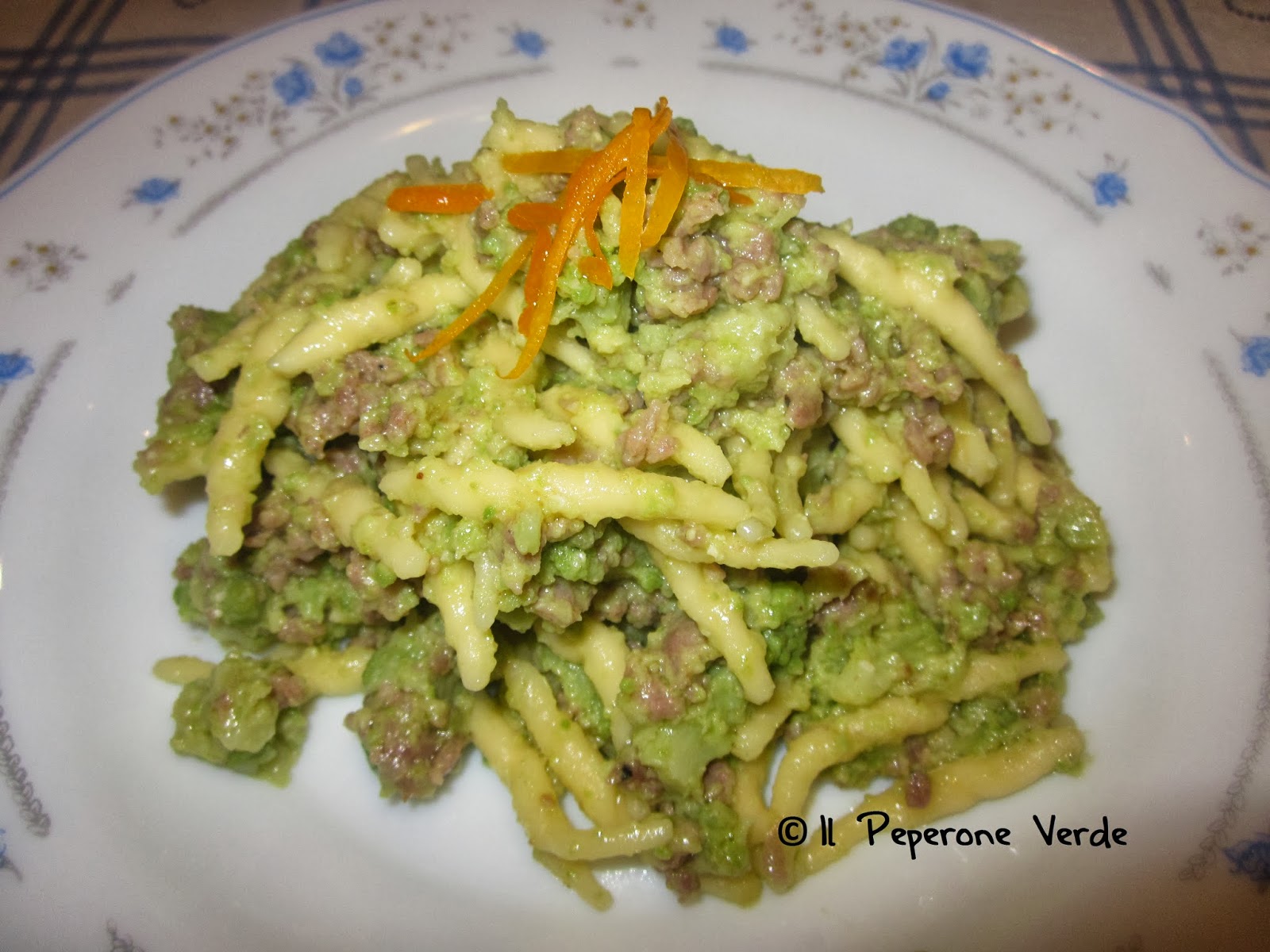 Il Peperone Verde: TROFIETTE CON SALSICCIA E PESTO DI CAVOLO ROMANO AL ...