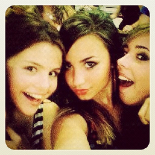 ENTRA AQUÍ -> http://fs25.formsite.com/demilovatospain_/form1/index ...