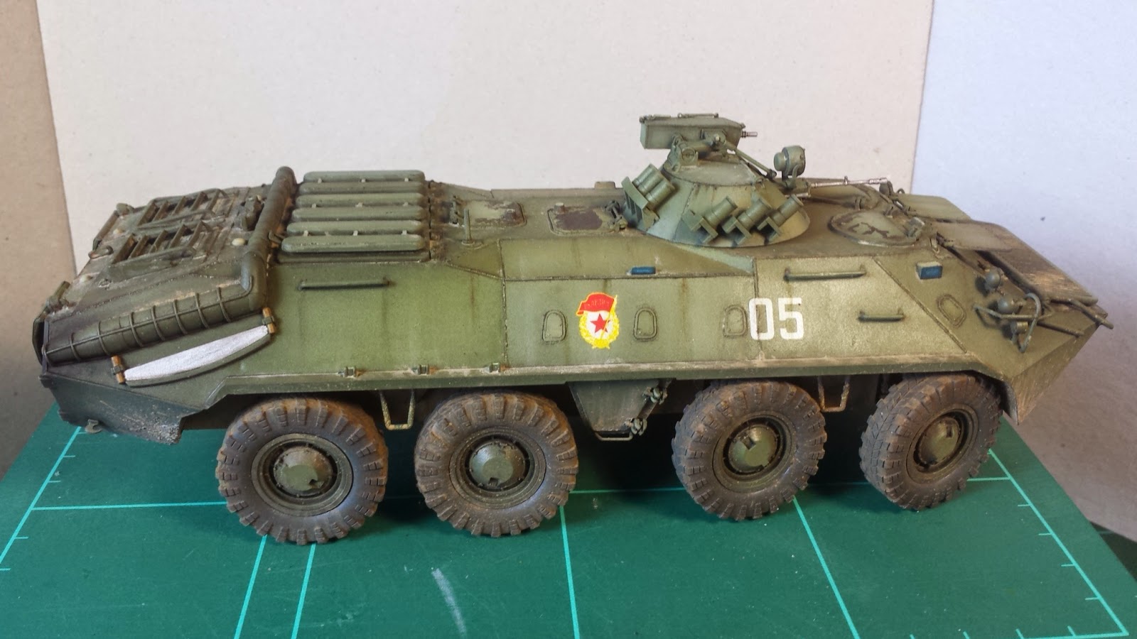 Panzerfarben: 1:35 BTR-70 Zvezda