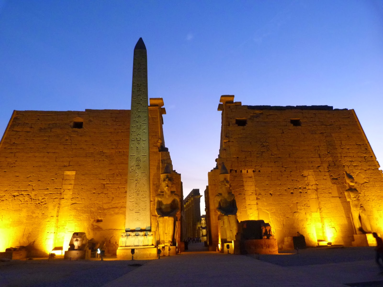 Caracoleando por el mundo: Luxor IV, toca ocuparse de la parte Este del ...