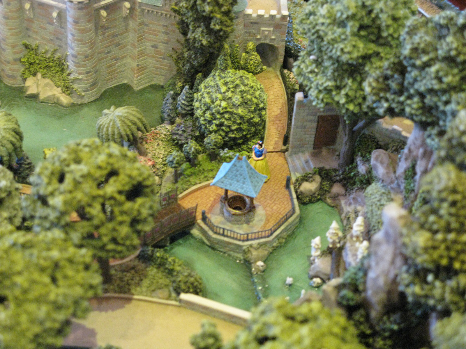 Filmic Light - Snow White Archive: Robert Olszewski & His Snow White ...