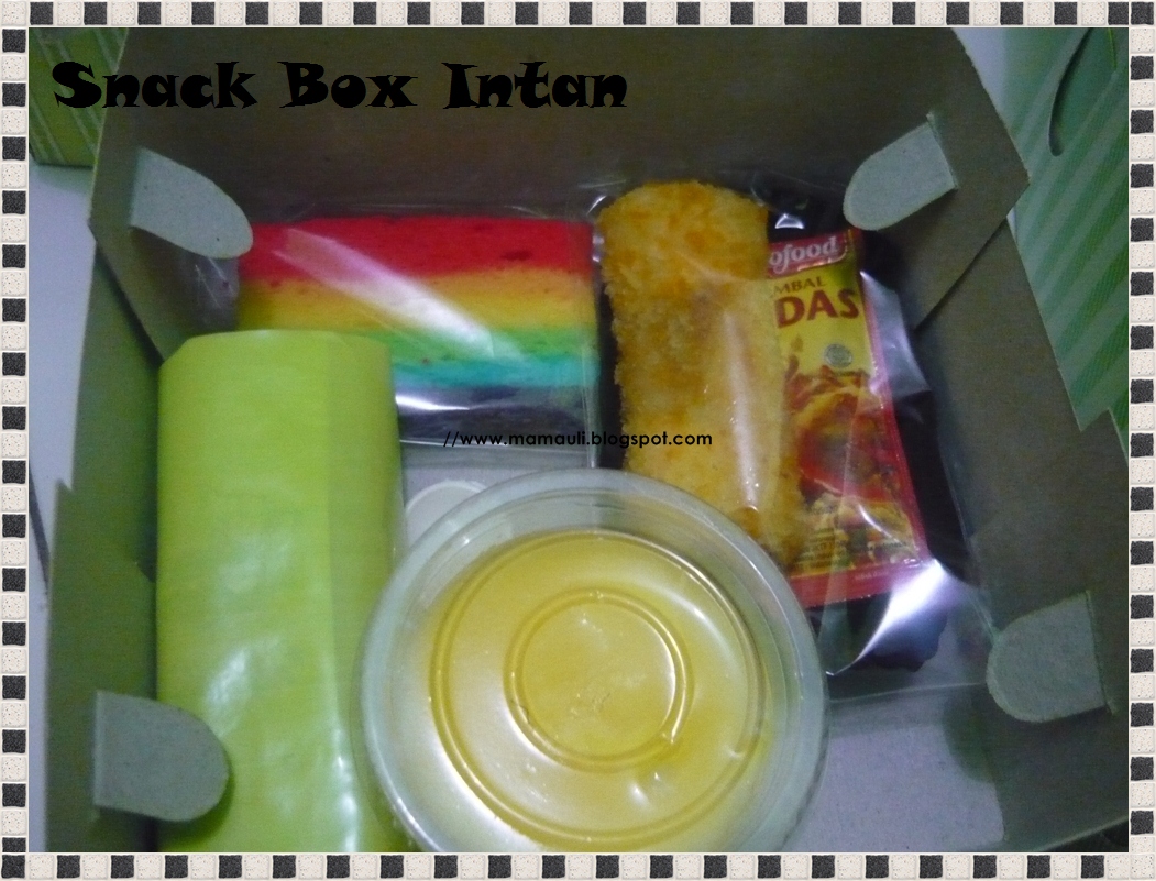 Mom's Uli Rumah Kue: Nasi Kuning & Snack Box Intan